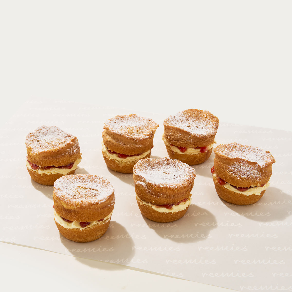Victoria Sandwich Minis (box of 6) – reemies cakes